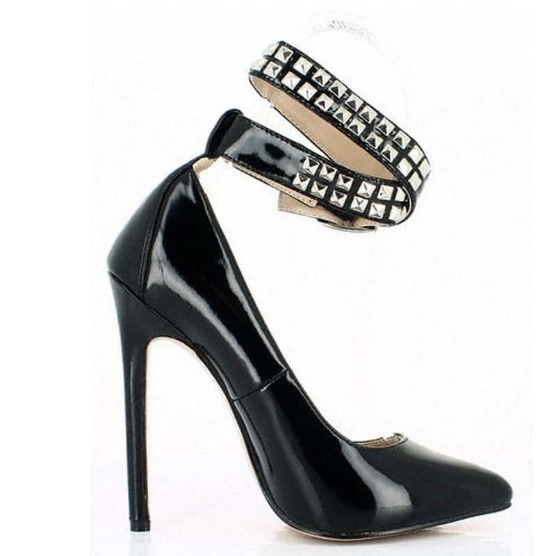 chaussure a talon aiguille tres haut